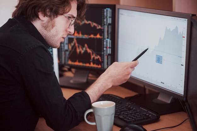 Why Technical Traders Trust Charts More Than Numbers